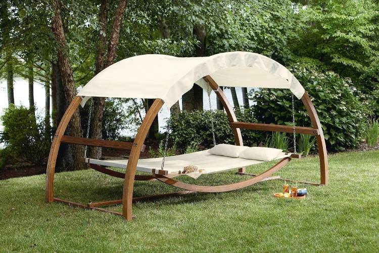 balancelle-de-jardin-lit-suspendu-bois-pelouse - Paysagis